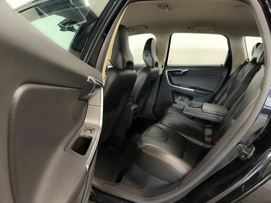 Black Volvo XC60 2009 in Jurmala, with an engine capacity of 2.40 L and mileage of 233 thousand km for 9750 €, photo 33 on AUTOMOTO.COM.LV