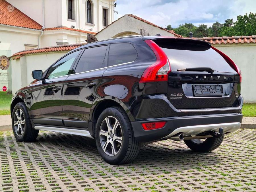 Melns Volvo XC60 2009 Kauņa, ar dzinēja tilpumu 2.40 L un nobraukumu 240 tūkst. km par 8350 €, foto 4 vietnē AUTOMOTO.COM.LV