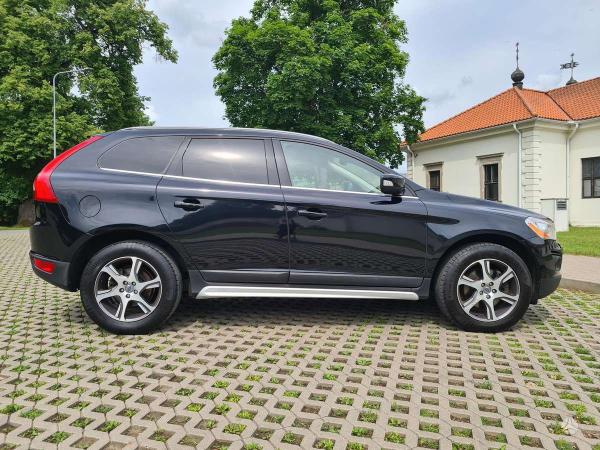 Black Volvo XC60 2009 in Kaunas, with an engine capacity of 2.40 L and mileage of 240 thousand km for 8350 €, photo 5 on AUTOMOTO.COM.LV