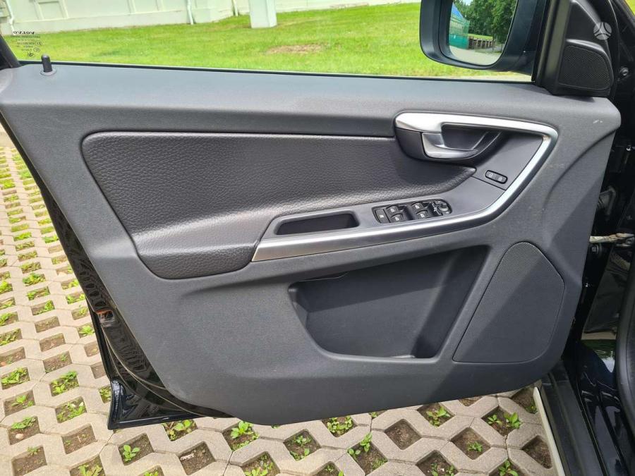 Melns Volvo XC60 2009 Kauņa, ar dzinēja tilpumu 2.40 L un nobraukumu 240 tūkst. km par 8350 €, foto 19 vietnē AUTOMOTO.COM.LV