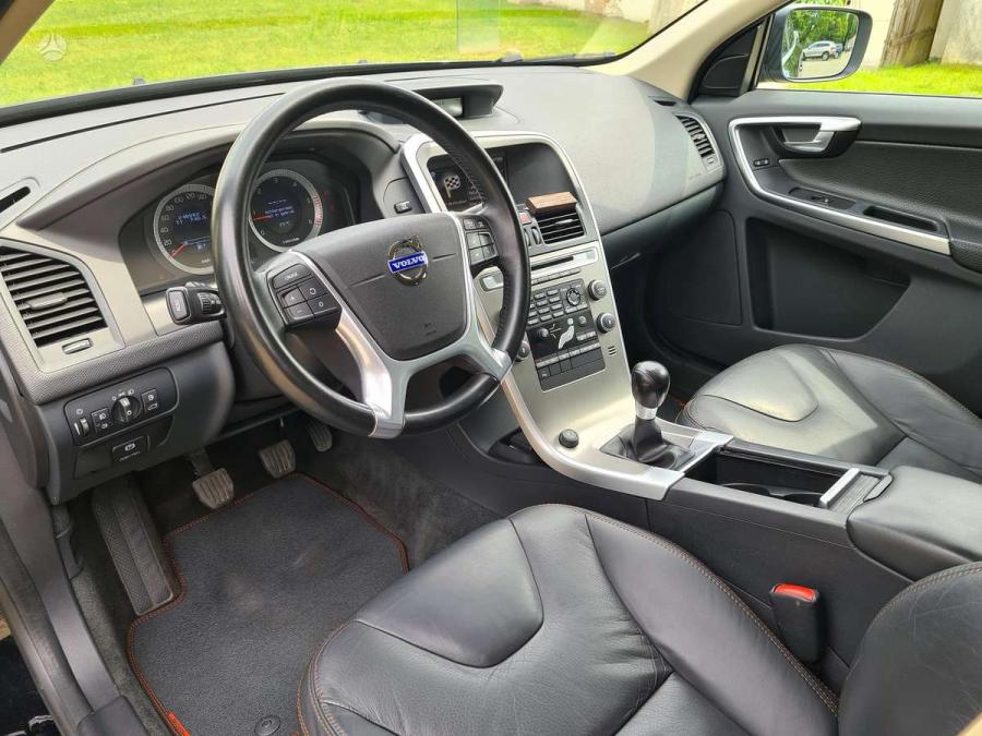 Melns Volvo XC60 2009 Kauņa, ar dzinēja tilpumu 2.40 L un nobraukumu 240 tūkst. km par 8350 €, foto 20 vietnē AUTOMOTO.COM.LV