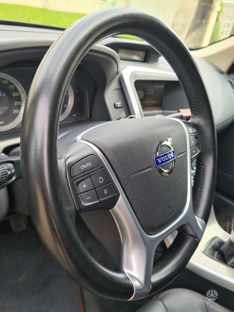 Melns Volvo XC60 2009 Kauņa, ar dzinēja tilpumu 2.40 L un nobraukumu 240 tūkst. km par 8350 €, foto 22 vietnē AUTOMOTO.COM.LV