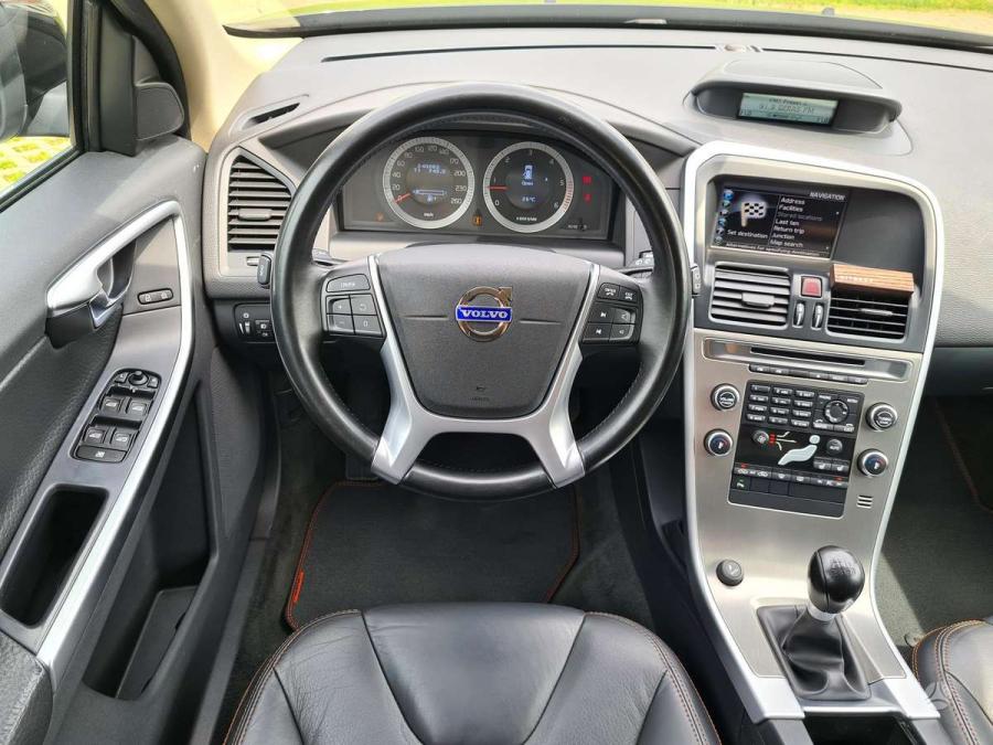 Melns Volvo XC60 2009 Kauņa, ar dzinēja tilpumu 2.40 L un nobraukumu 240 tūkst. km par 8350 €, foto 25 vietnē AUTOMOTO.COM.LV