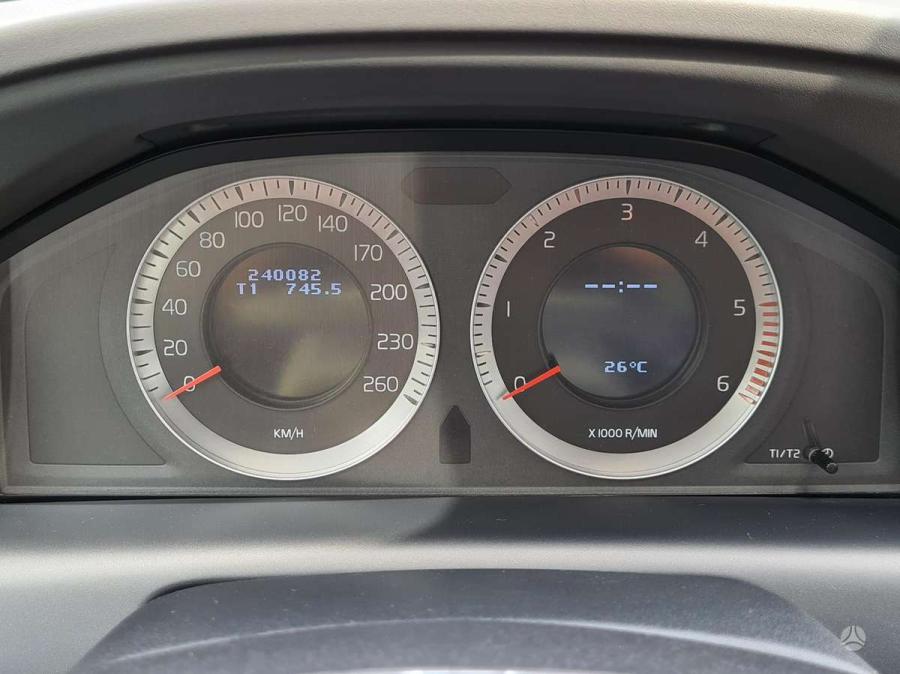 Melns Volvo XC60 2009 Kauņa, ar dzinēja tilpumu 2.40 L un nobraukumu 240 tūkst. km par 8350 €, foto 32 vietnē AUTOMOTO.COM.LV