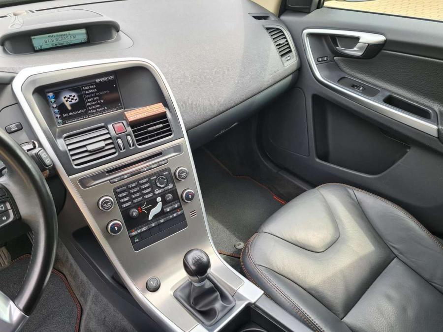Melns Volvo XC60 2009 Kauņa, ar dzinēja tilpumu 2.40 L un nobraukumu 240 tūkst. km par 8350 €, foto 33 vietnē AUTOMOTO.COM.LV