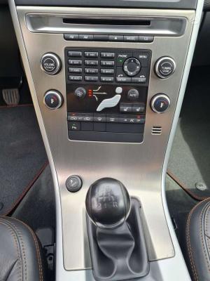 Melns Volvo XC60 2009 Kauņa, ar dzinēja tilpumu 2.40 L un nobraukumu 240 tūkst. km par 8350 €, foto 36 vietnē AUTOMOTO.COM.LV