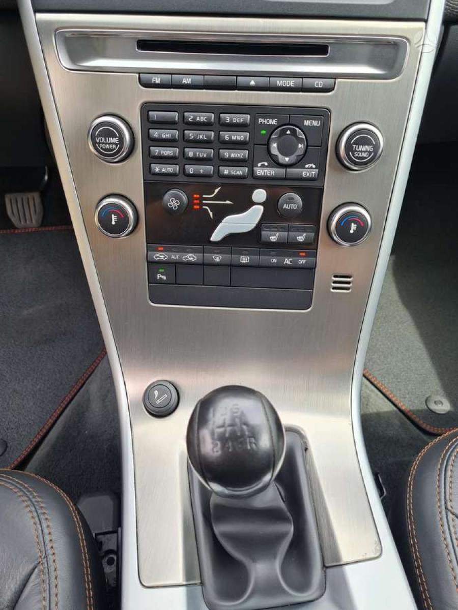 Melns Volvo XC60 2009 Kauņa, ar dzinēja tilpumu 2.40 L un nobraukumu 240 tūkst. km par 8350 €, foto 36 vietnē AUTOMOTO.COM.LV