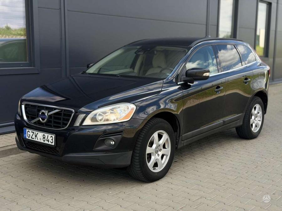 Black Volvo XC60 2009 in Vilnius, with an engine capacity of 2.40 L and mileage of 296 thousand km for 4900 €, photo 1 on AUTOMOTO.COM.LV