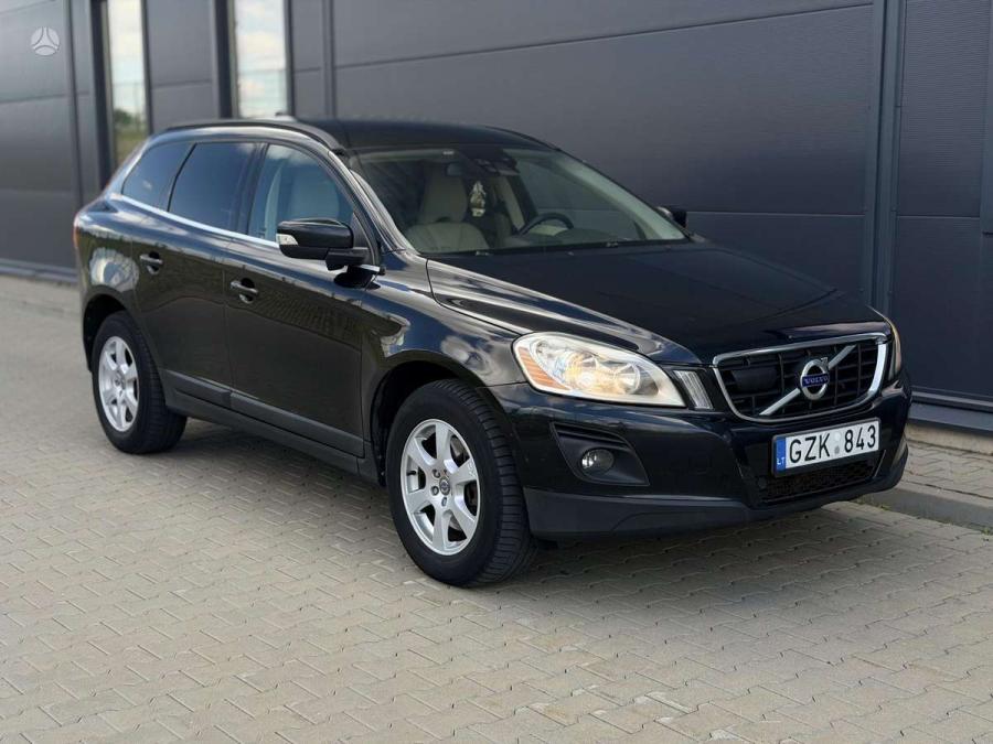 Black Volvo XC60 2009 in Vilnius, with an engine capacity of 2.40 L and mileage of 296 thousand km for 4900 €, photo 4 on AUTOMOTO.COM.LV