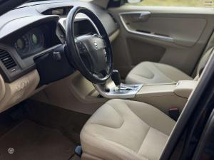 Black Volvo XC60 2009 in Vilnius, with an engine capacity of 2.40 L and mileage of 296 thousand km for 4900 €, photo 8 on AUTOMOTO.COM.LV