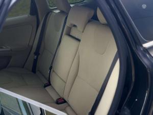 Black Volvo XC60 2009 in Vilnius, with an engine capacity of 2.40 L and mileage of 296 thousand km for 4900 €, photo 9 on AUTOMOTO.COM.LV