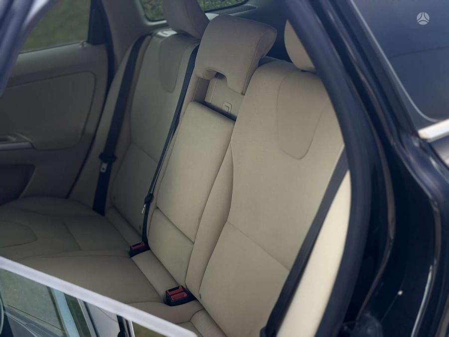 Black Volvo XC60 2009 in Vilnius, with an engine capacity of 2.40 L and mileage of 296 thousand km for 4900 €, photo 9 on AUTOMOTO.COM.LV