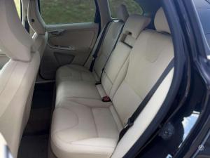 Black Volvo XC60 2009 in Vilnius, with an engine capacity of 2.40 L and mileage of 296 thousand km for 4900 €, photo 10 on AUTOMOTO.COM.LV
