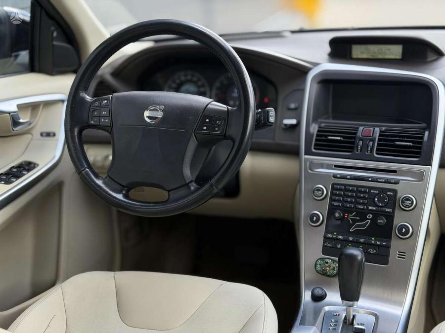 Black Volvo XC60 2009 in Vilnius, with an engine capacity of 2.40 L and mileage of 296 thousand km for 4900 €, photo 11 on AUTOMOTO.COM.LV