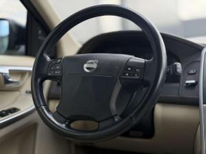 Black Volvo XC60 2009 in Vilnius, with an engine capacity of 2.40 L and mileage of 296 thousand km for 4900 €, photo 12 on AUTOMOTO.COM.LV