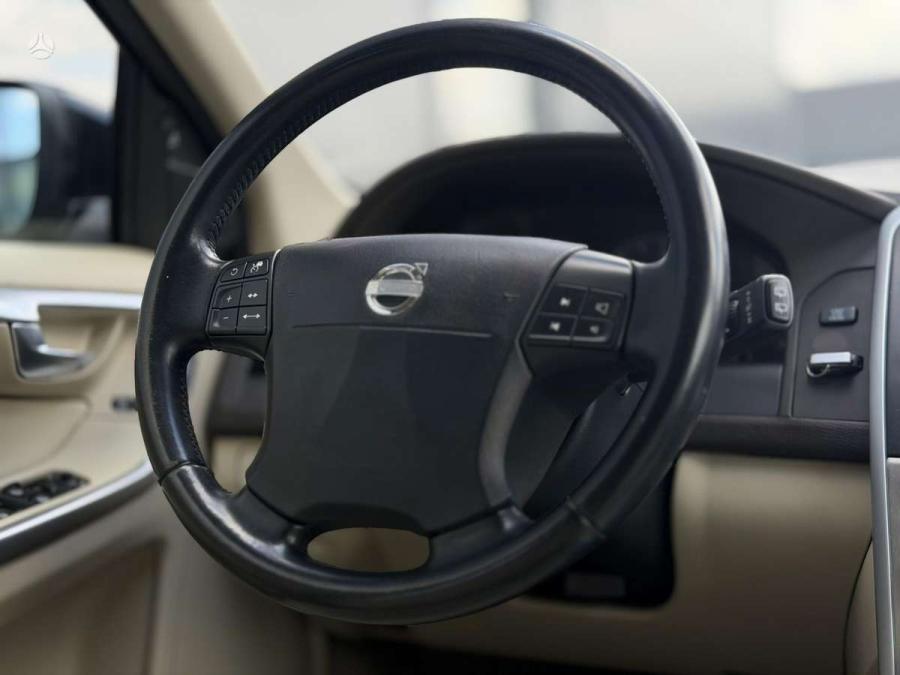Black Volvo XC60 2009 in Vilnius, with an engine capacity of 2.40 L and mileage of 296 thousand km for 4900 €, photo 12 on AUTOMOTO.COM.LV