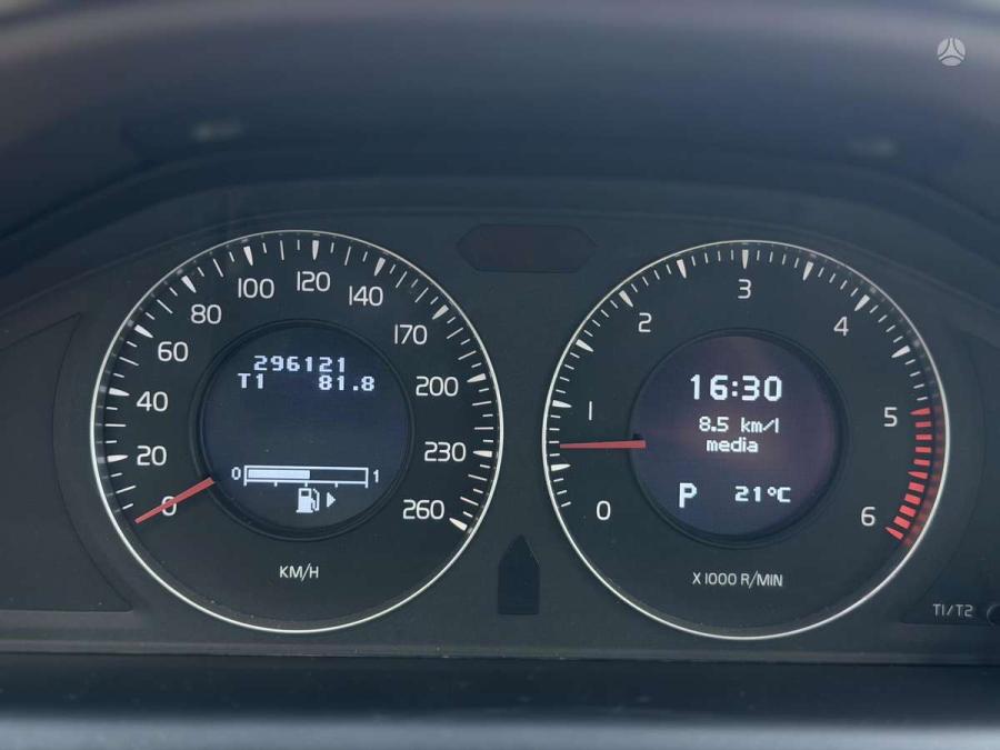 Black Volvo XC60 2009 in Vilnius, with an engine capacity of 2.40 L and mileage of 296 thousand km for 4900 €, photo 13 on AUTOMOTO.COM.LV