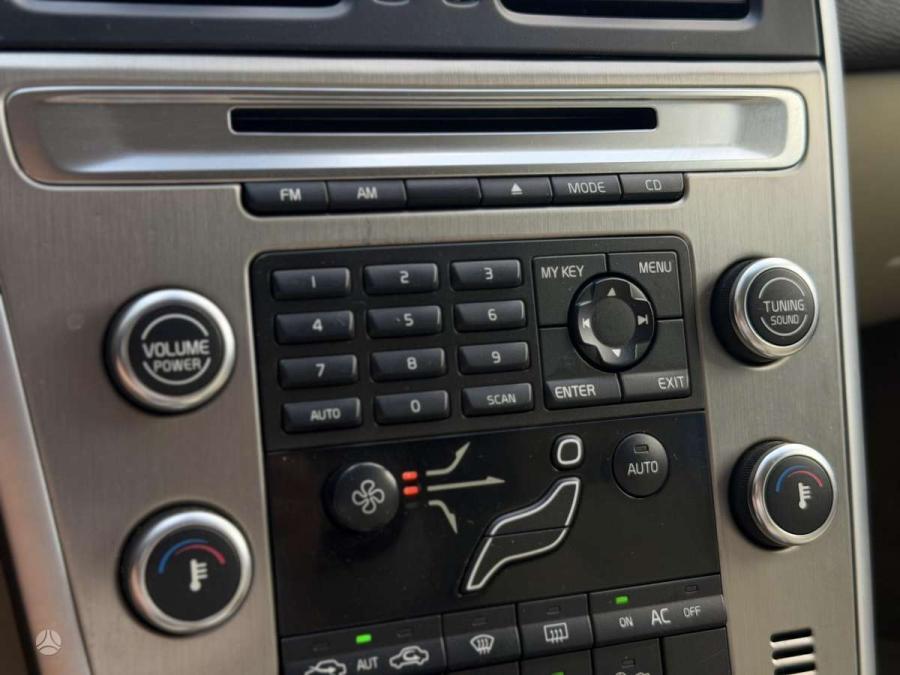 Black Volvo XC60 2009 in Vilnius, with an engine capacity of 2.40 L and mileage of 296 thousand km for 4900 €, photo 17 on AUTOMOTO.COM.LV
