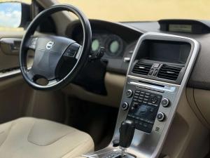 Black Volvo XC60 2009 in Vilnius, with an engine capacity of 2.40 L and mileage of 296 thousand km for 4900 €, photo 23 on AUTOMOTO.COM.LV