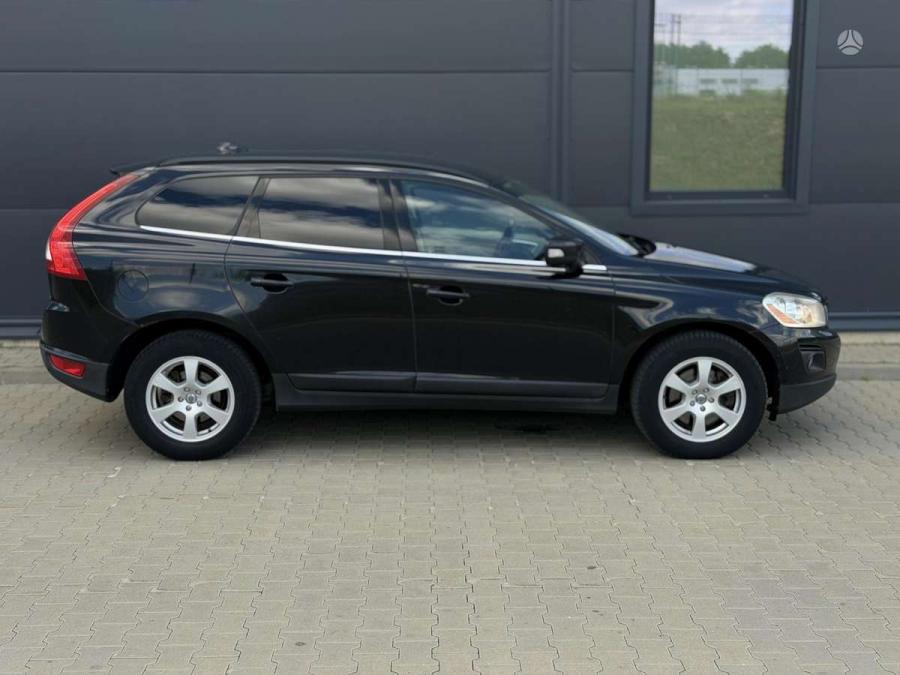 Black Volvo XC60 2009 in Vilnius, with an engine capacity of 2.40 L and mileage of 296 thousand km for 4900 €, photo 24 on AUTOMOTO.COM.LV