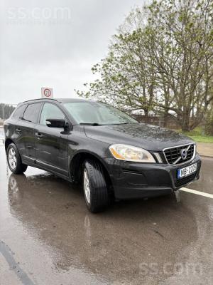 Black Volvo XC60 2009 in Riga, with an engine capacity of 2.40 L and mileage of 315 thousand km for 6549 €, photo 3 on AUTOMOTO.COM.LV