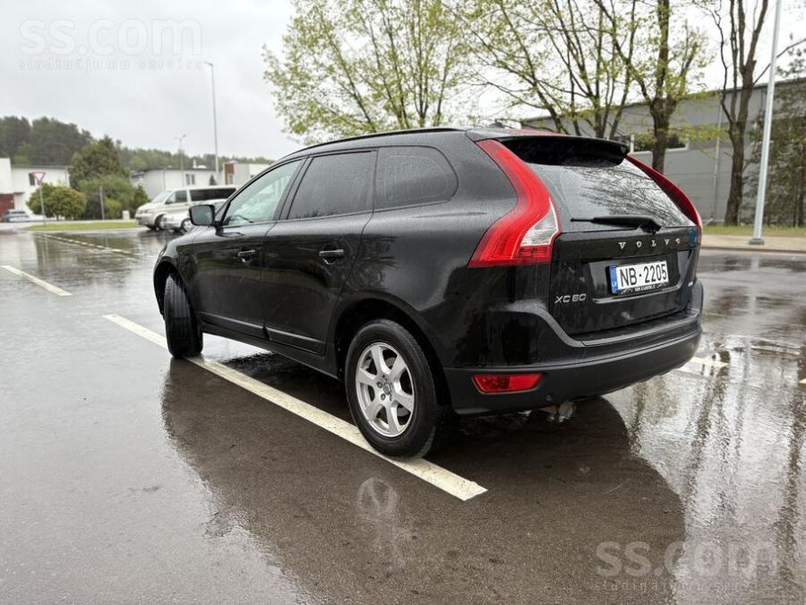 Black Volvo XC60 2009 in Riga, with an engine capacity of 2.40 L and mileage of 315 thousand km for 6549 €, photo 6 on AUTOMOTO.COM.LV