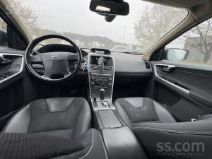 Black Volvo XC60 2009 in Riga, with an engine capacity of 2.40 L and mileage of 315 thousand km for 6549 €, photo 8 on AUTOMOTO.COM.LV