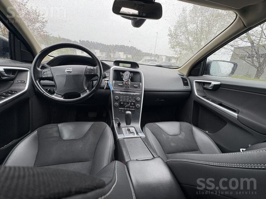 Black Volvo XC60 2009 in Riga, with an engine capacity of 2.40 L and mileage of 315 thousand km for 6549 €, photo 8 on AUTOMOTO.COM.LV
