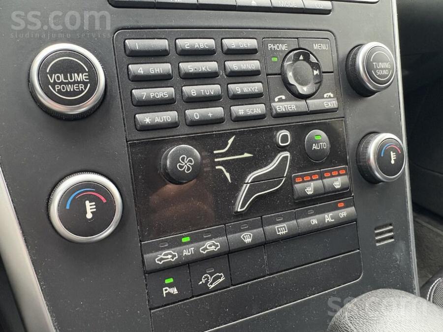 Black Volvo XC60 2009 in Riga, with an engine capacity of 2.40 L and mileage of 315 thousand km for 6549 €, photo 10 on AUTOMOTO.COM.LV