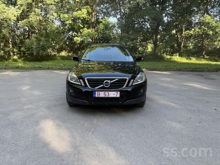 Black Volvo XC60 2009 in Riga, with an engine capacity of 2.40 L and mileage of 241 thousand km for 6790 €, photo 4 on AUTOMOTO.COM.LV