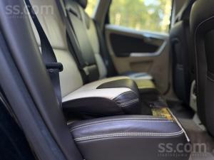 Black Volvo XC60 2009 in Riga, with an engine capacity of 2.40 L and mileage of 241 thousand km for 6790 €, photo 12 on AUTOMOTO.COM.LV