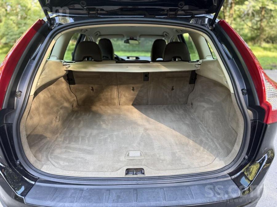 Black Volvo XC60 2009 in Riga, with an engine capacity of 2.40 L and mileage of 241 thousand km for 6790 €, photo 13 on AUTOMOTO.COM.LV