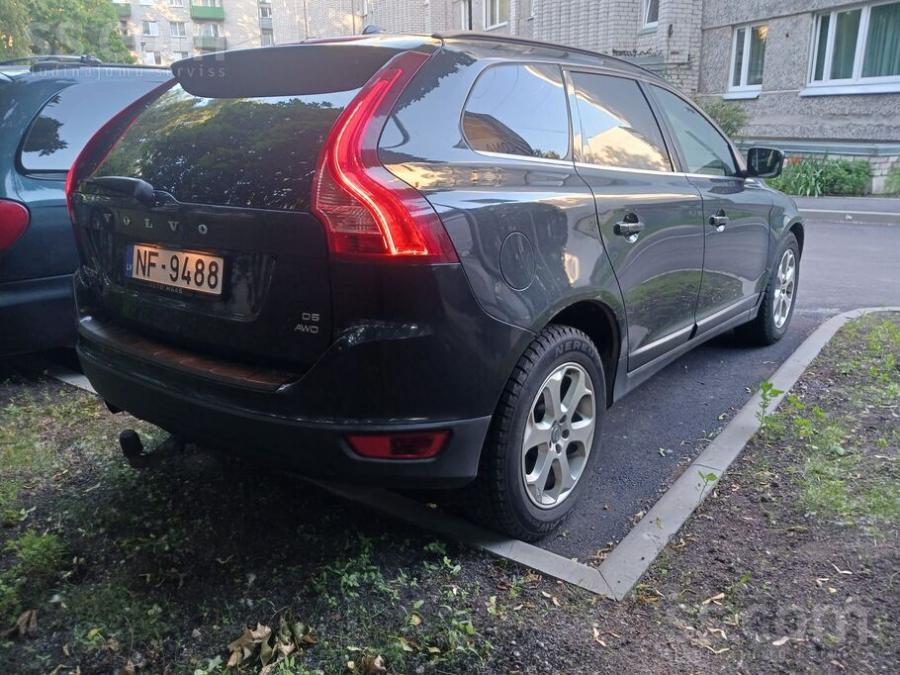 Melns Volvo XC60 2009 Rīga, ar dzinēja tilpumu 2.40 L un nobraukumu 325 tūkst. km par 6000 €, foto 3 vietnē AUTOMOTO.COM.LV
