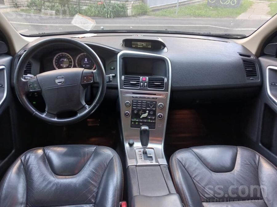 Melns Volvo XC60 2009 Rīga, ar dzinēja tilpumu 2.40 L un nobraukumu 325 tūkst. km par 6000 €, foto 4 vietnē AUTOMOTO.COM.LV