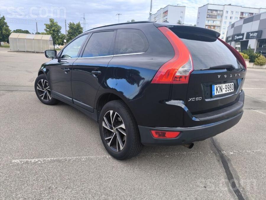 Black Volvo XC60 2009 in Riga, with an engine capacity of 2.40 L and mileage of 423 thousand km for 5300 €, photo 1 on AUTOMOTO.COM.LV