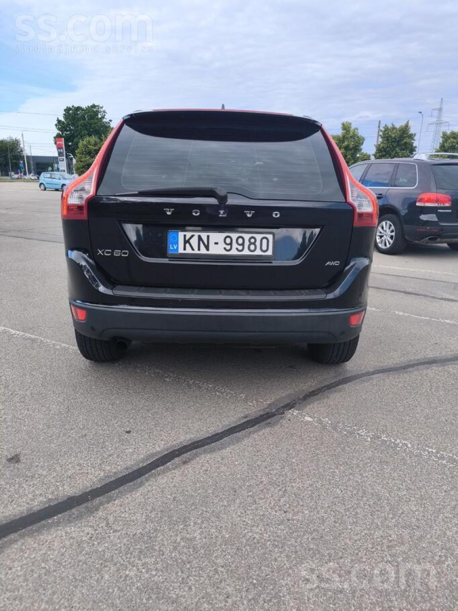 Black Volvo XC60 2009 in Riga, with an engine capacity of 2.40 L and mileage of 423 thousand km for 5300 €, photo 5 on AUTOMOTO.COM.LV