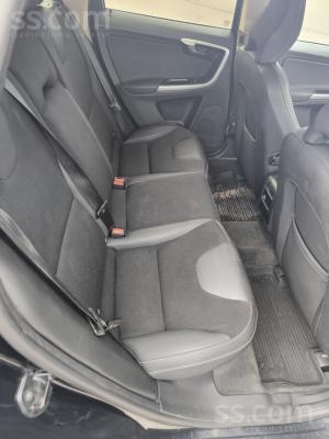 Black Volvo XC60 2009 in Riga, with an engine capacity of 2.40 L and mileage of 423 thousand km for 5300 €, photo 8 on AUTOMOTO.COM.LV