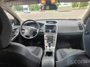 Black Volvo XC60 2009 in Riga, with an engine capacity of 2.40 L and mileage of 423 thousand km for 5300 €, photo 9 on AUTOMOTO.COM.LV