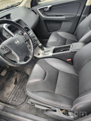 Black Volvo XC60 2009 in Riga, with an engine capacity of 2.40 L and mileage of 423 thousand km for 5300 €, photo 10 on AUTOMOTO.COM.LV