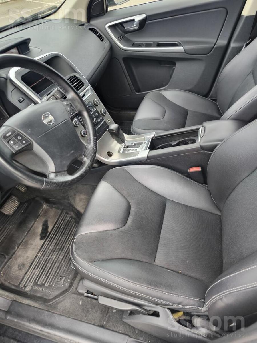 Black Volvo XC60 2009 in Riga, with an engine capacity of 2.40 L and mileage of 423 thousand km for 5300 €, photo 10 on AUTOMOTO.COM.LV