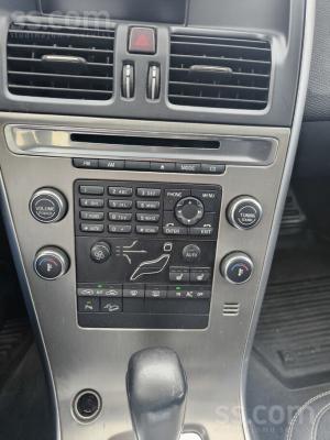 Black Volvo XC60 2009 in Riga, with an engine capacity of 2.40 L and mileage of 423 thousand km for 5300 €, photo 12 on AUTOMOTO.COM.LV