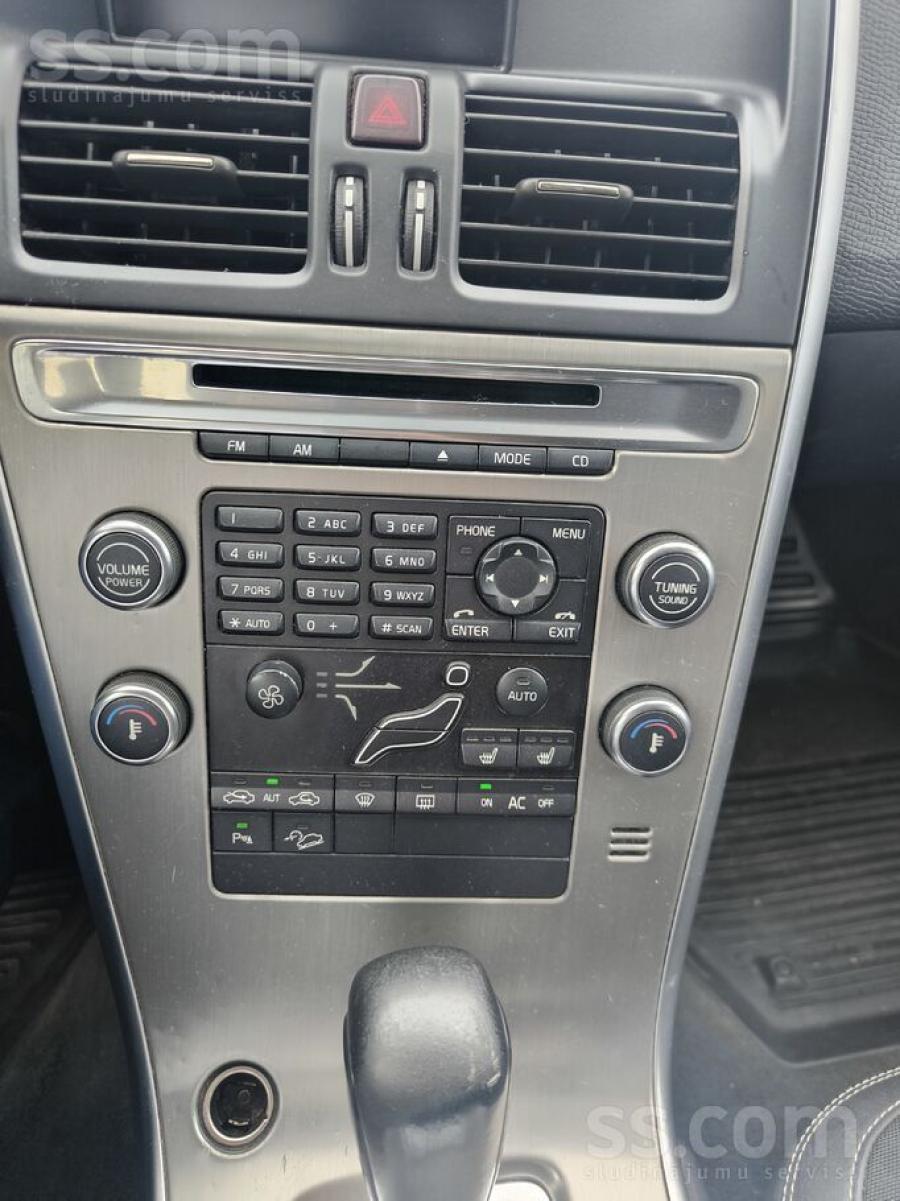 Black Volvo XC60 2009 in Riga, with an engine capacity of 2.40 L and mileage of 423 thousand km for 5300 €, photo 12 on AUTOMOTO.COM.LV