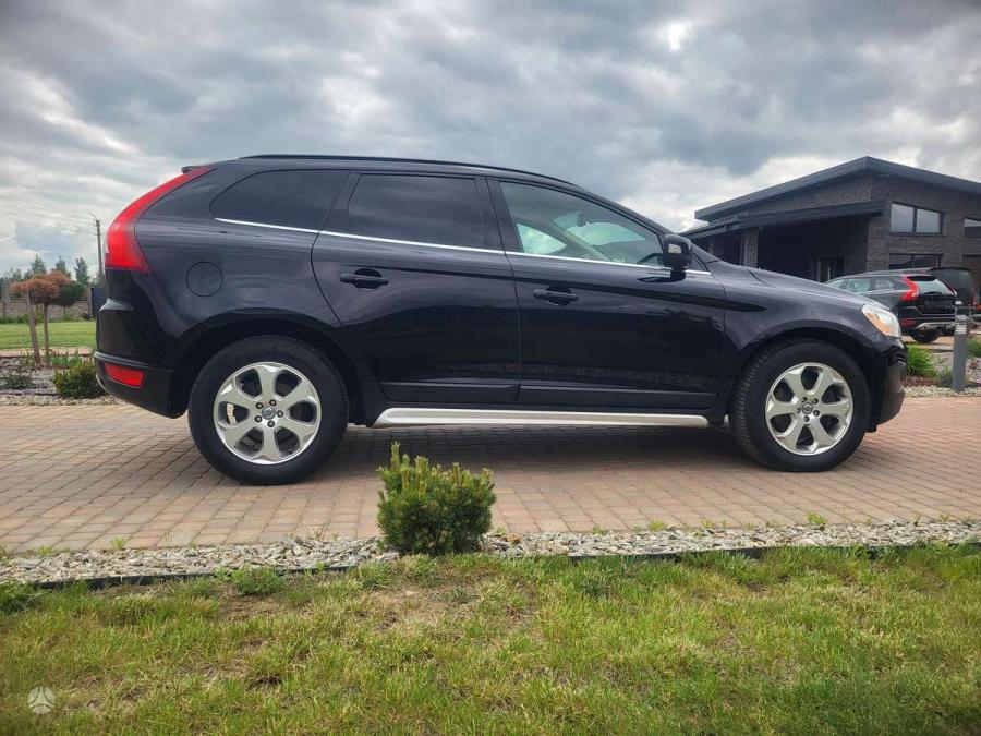 Melns Volvo XC60 2009 Viļņa, ar dzinēja tilpumu 2.40 L un nobraukumu 267 tūkst. km par 6888 €, foto 9 vietnē AUTOMOTO.COM.LV