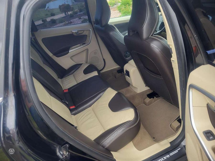 Melns Volvo XC60 2009 Viļņa, ar dzinēja tilpumu 2.40 L un nobraukumu 267 tūkst. km par 6888 €, foto 13 vietnē AUTOMOTO.COM.LV