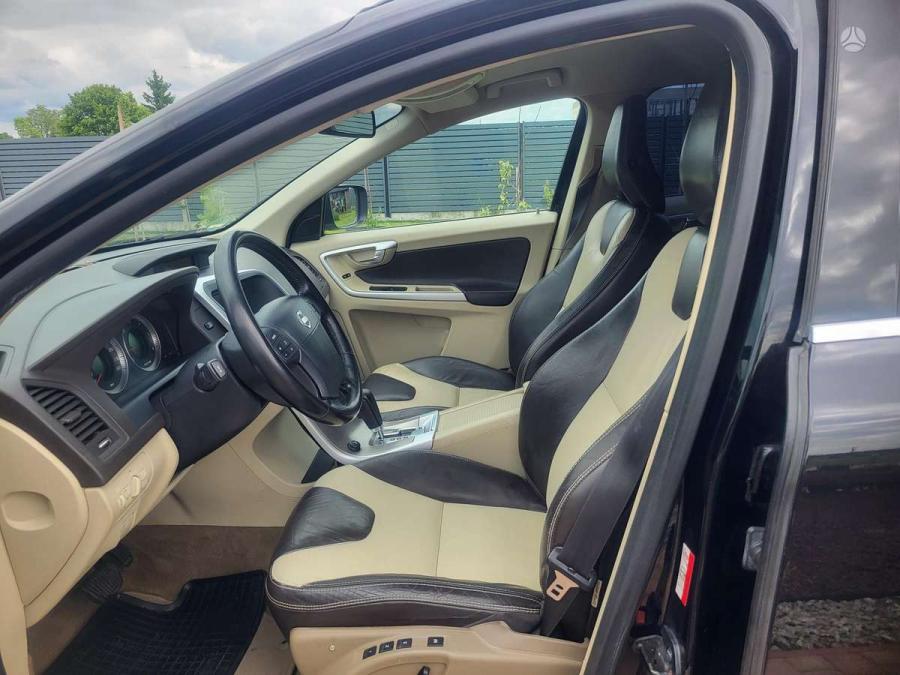 Melns Volvo XC60 2009 Viļņa, ar dzinēja tilpumu 2.40 L un nobraukumu 267 tūkst. km par 6888 €, foto 14 vietnē AUTOMOTO.COM.LV