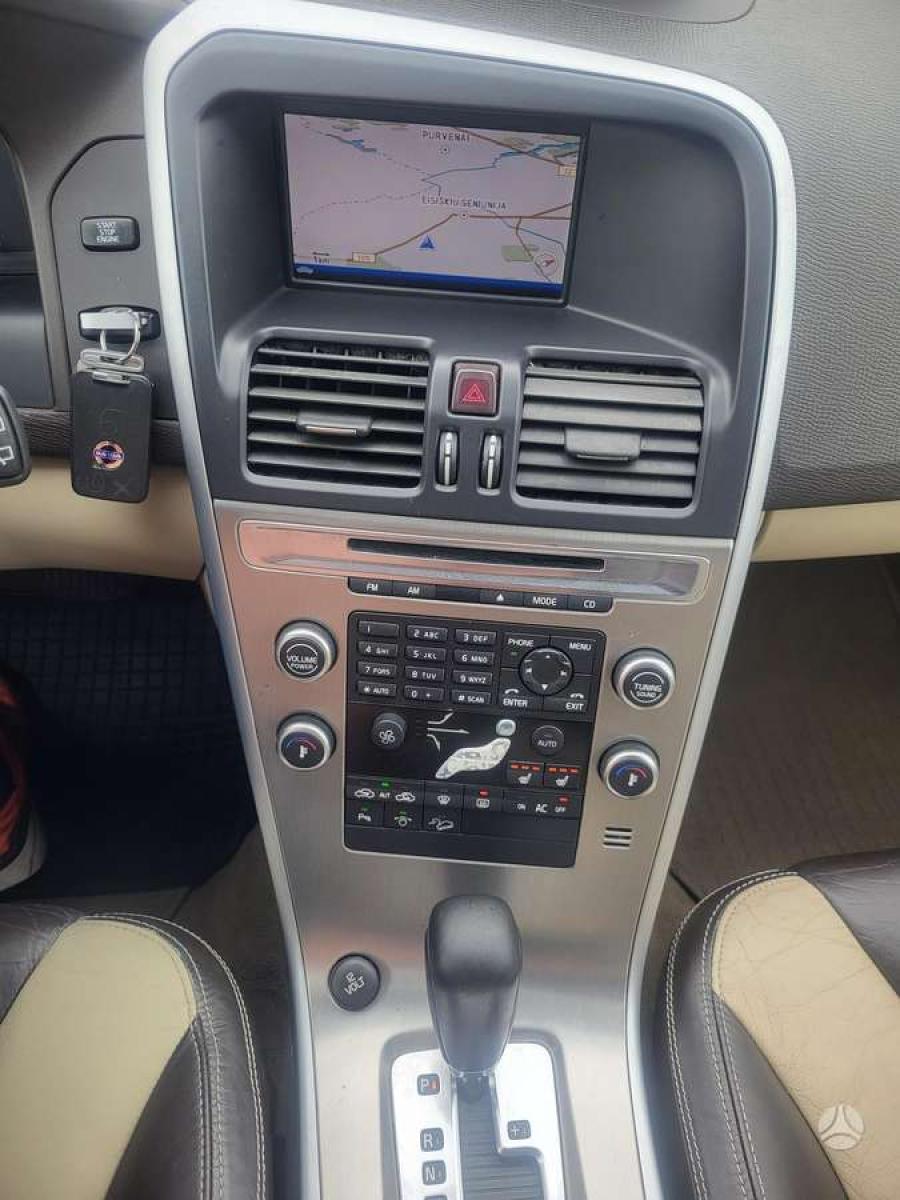 Melns Volvo XC60 2009 Viļņa, ar dzinēja tilpumu 2.40 L un nobraukumu 267 tūkst. km par 6888 €, foto 22 vietnē AUTOMOTO.COM.LV