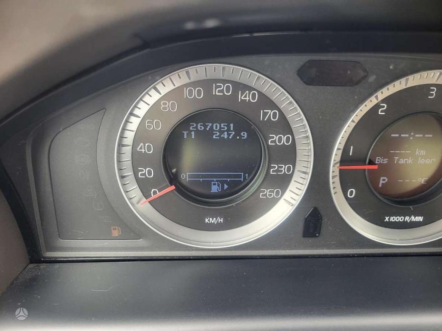 Melns Volvo XC60 2009 Viļņa, ar dzinēja tilpumu 2.40 L un nobraukumu 267 tūkst. km par 6888 €, foto 23 vietnē AUTOMOTO.COM.LV