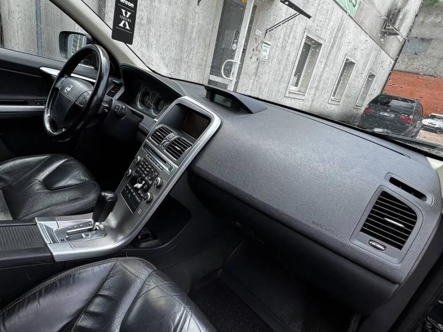 Melns Volvo XC60 2009 Daugavpils, ar dzinēja tilpumu 2.40 L un nobraukumu 0 tūkst. km par 7500 €, foto 12 vietnē AUTOMOTO.COM.LV