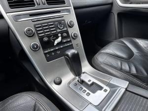 Melns Volvo XC60 2009 Daugavpils, ar dzinēja tilpumu 2.40 L un nobraukumu 0 tūkst. km par 7500 €, foto 13 vietnē AUTOMOTO.COM.LV