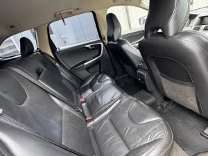 Melns Volvo XC60 2009 Daugavpils, ar dzinēja tilpumu 2.40 L un nobraukumu 0 tūkst. km par 7500 €, foto 17 vietnē AUTOMOTO.COM.LV